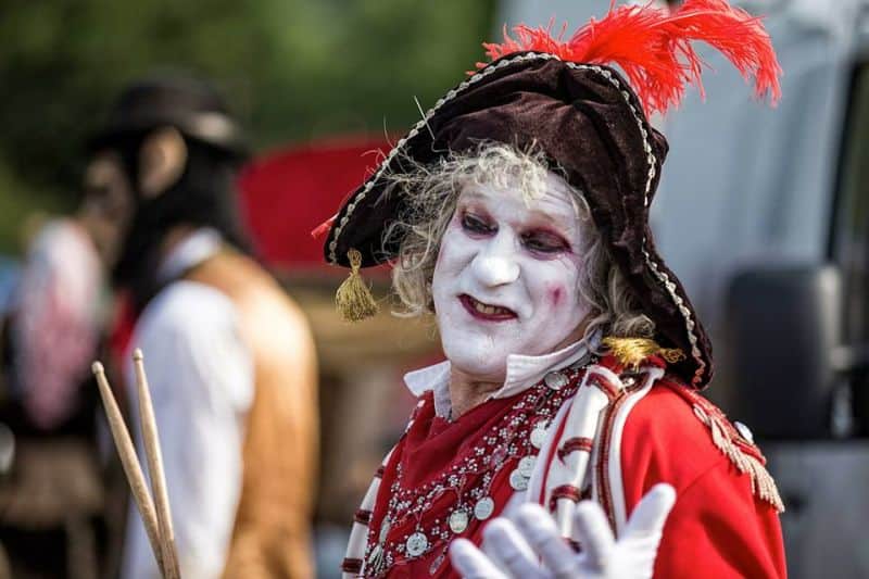 Walkabout Characters – Wren Performing Arts